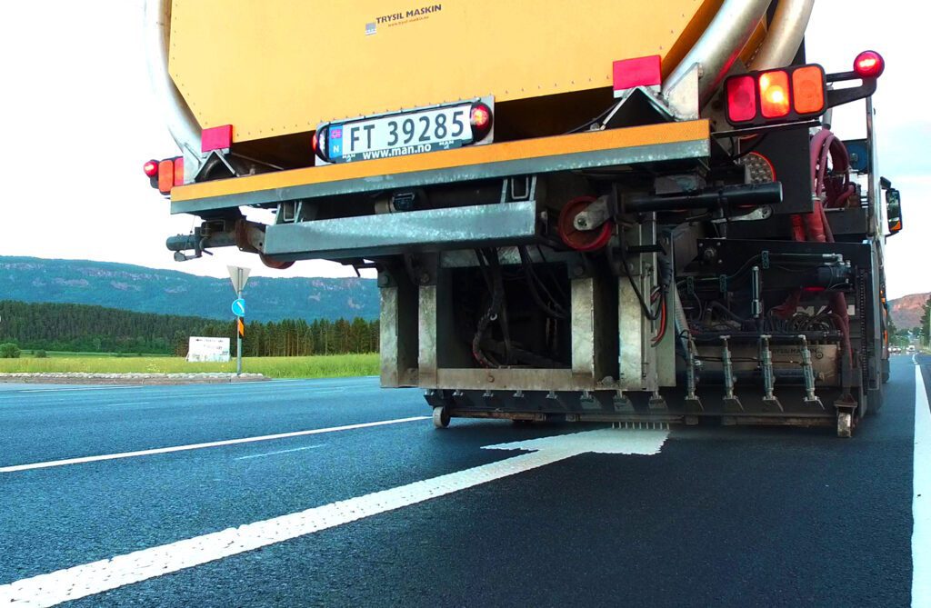 Trafficprinter - print any sign or symbol on the road - Trysil RMM